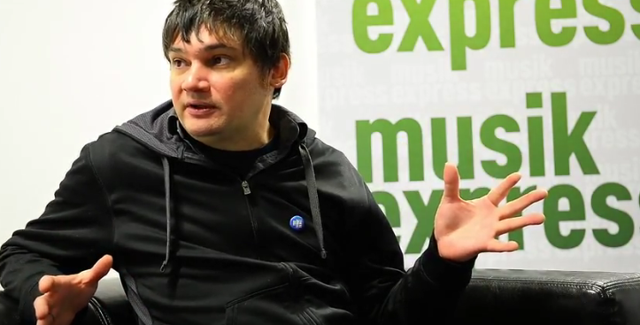 Videos: Conrad Keely im Interview & Akustik-Set