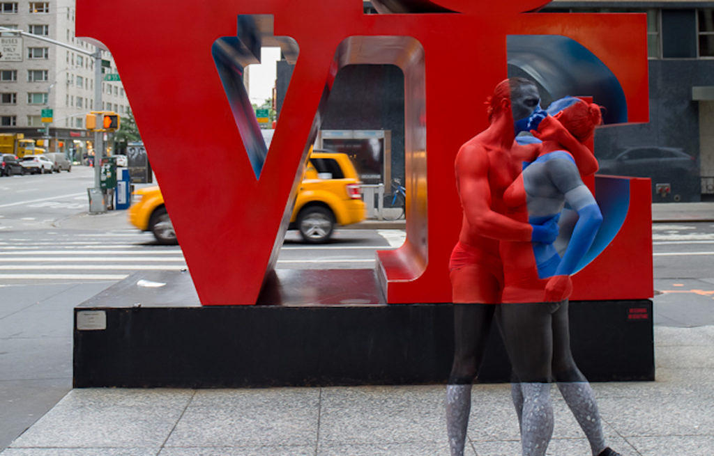 Body Painting: Trina Merry versteckt Akt-Models in der Stadt - Musikexpress