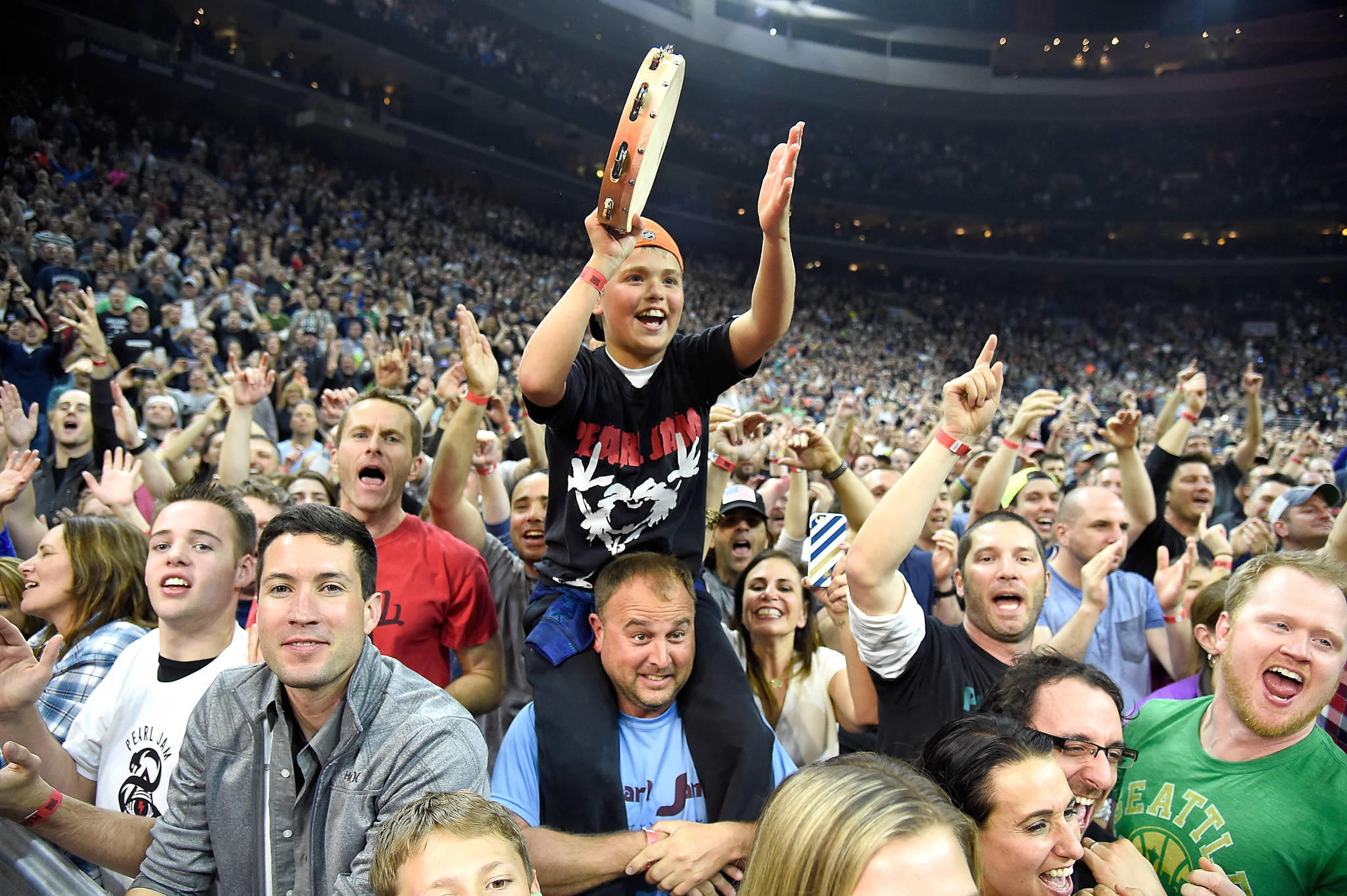 Pearl Jam: Wir haben ihre Fans in Berlin gefragt, warum sie diese Band ...