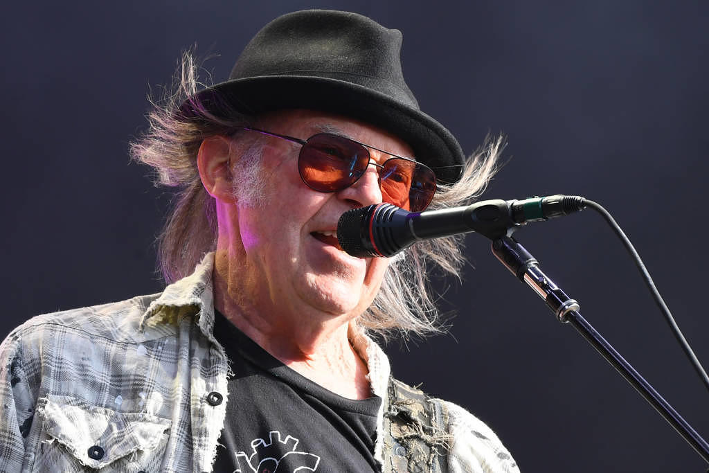 Neil Young gibt Details zu neuem „Crazy Horse“-Album „COLORADO“ bekannt ...