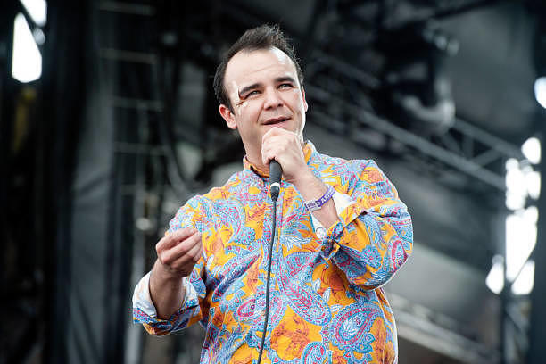 Hemlock Ernst: Future-Islands-Sänger Sam Herring teilt ersten Song ...