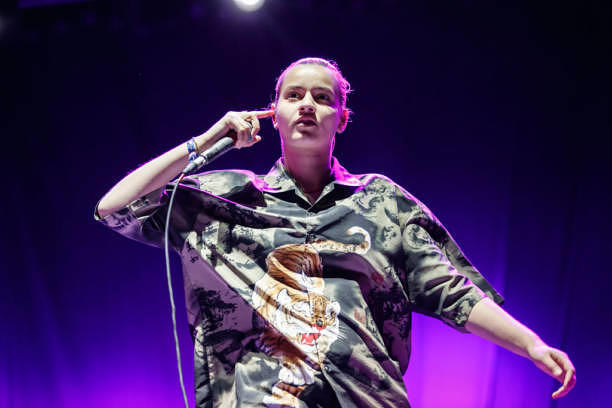 Mavi Phoenix im Interview über Jungs, ihre Spielzeuge und das Mannsein