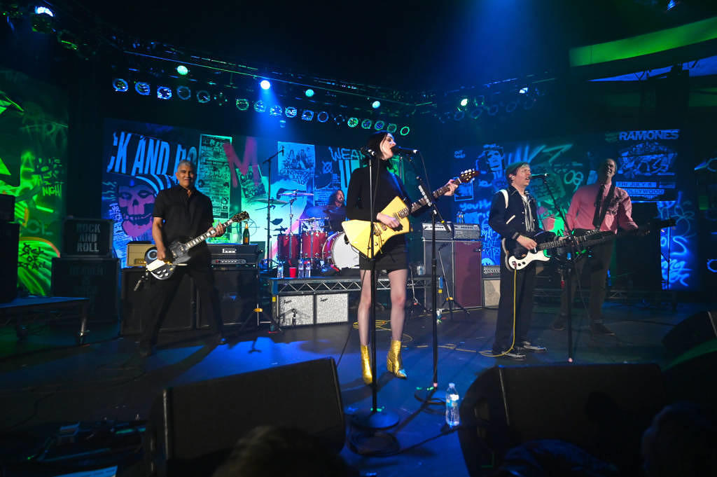 „Dave Grohl & Friends“: Seht hier das Benefiz-Konzert der verbliebenen ...
