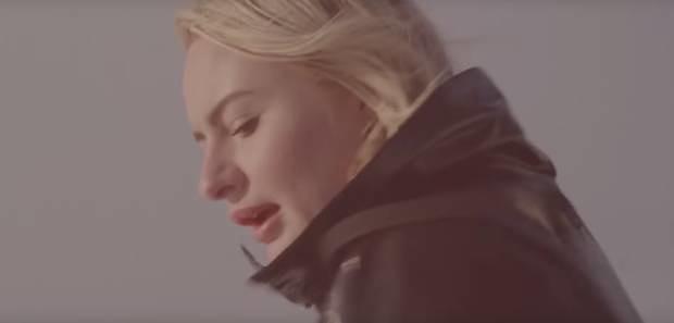 Låpsley veröffentlicht neues Album THROUGH WATER nach vier Jahren