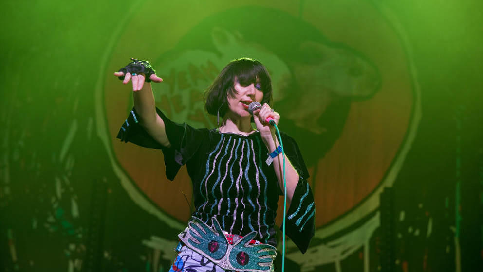 Yeah Yeah Yeahs: Karen O performt zum ersten Mal seit zehn Jahren „Our ...