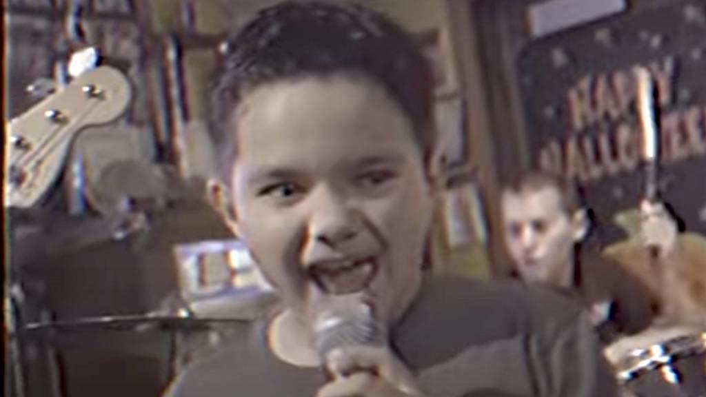 Neunjähriger Junge covert Metallicas „Seek & Destroy“ - Musikexpress