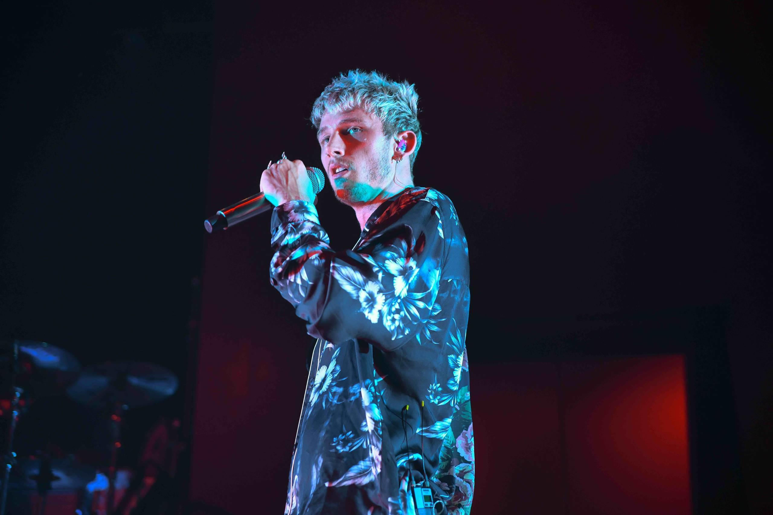 Machine Gun Kelly kündigt neues Album BORN WITH HORNS mit neuem Sound ...