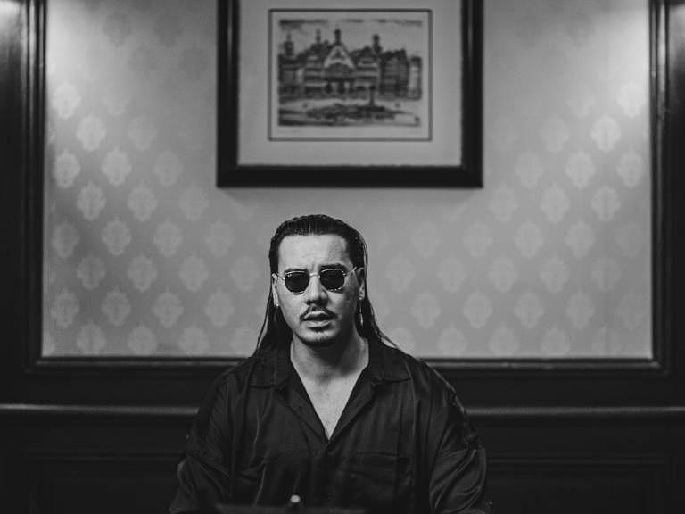 Apache 207 im Wiki: Interessante Fakten zum Rapper - Musikexpress