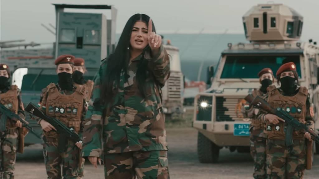 Newcomerin Lune drehte ihr Musikvideo „alles verdient.“ im Kriegsgebiet ...