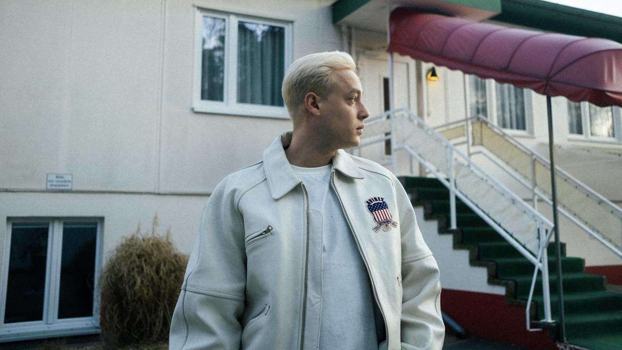 Sero spricht über Sehnsucht und Gefühlstiefen – „Mond“ (Musikvideo ...