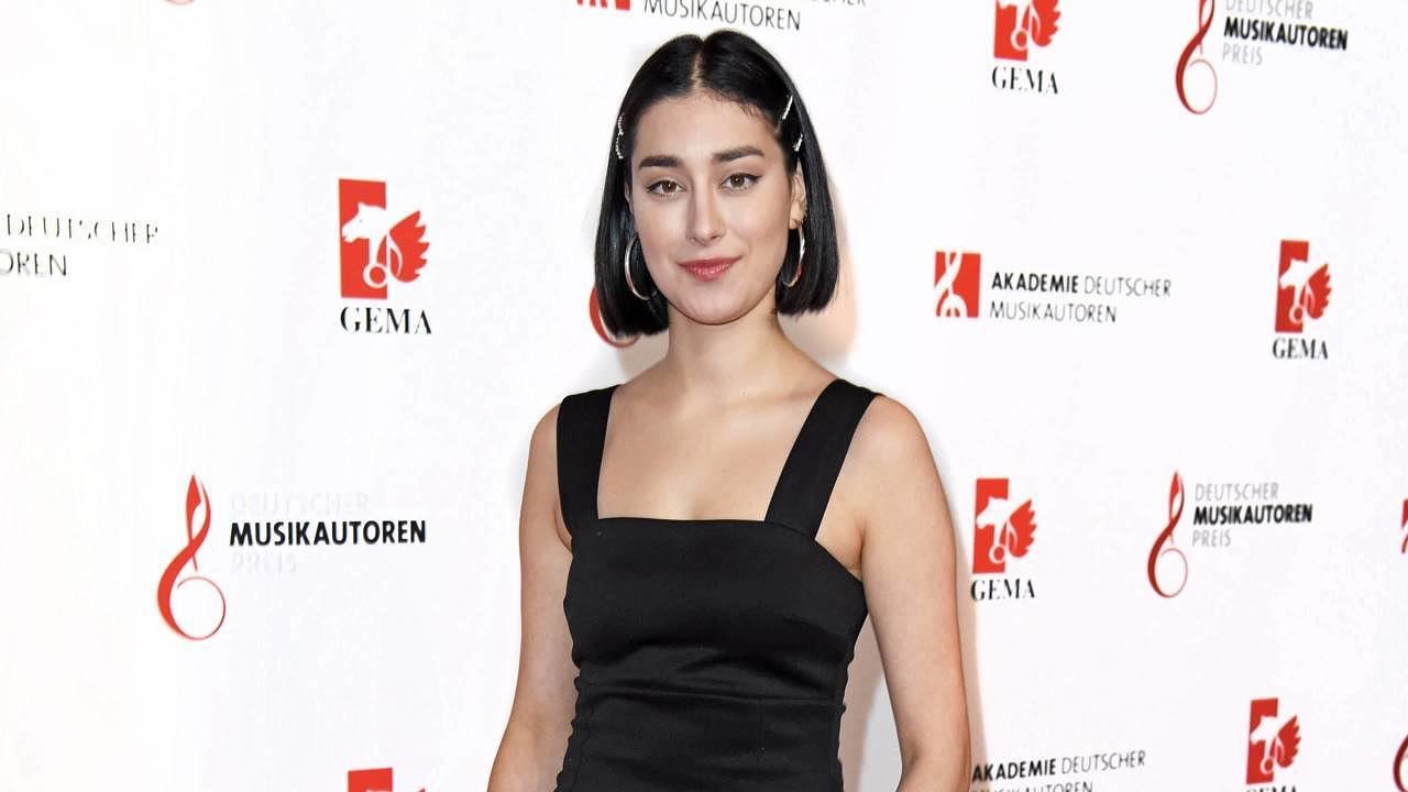 Elif: Statement gegen Gewalt mit ihrem Auftritt beim Free ESC ...