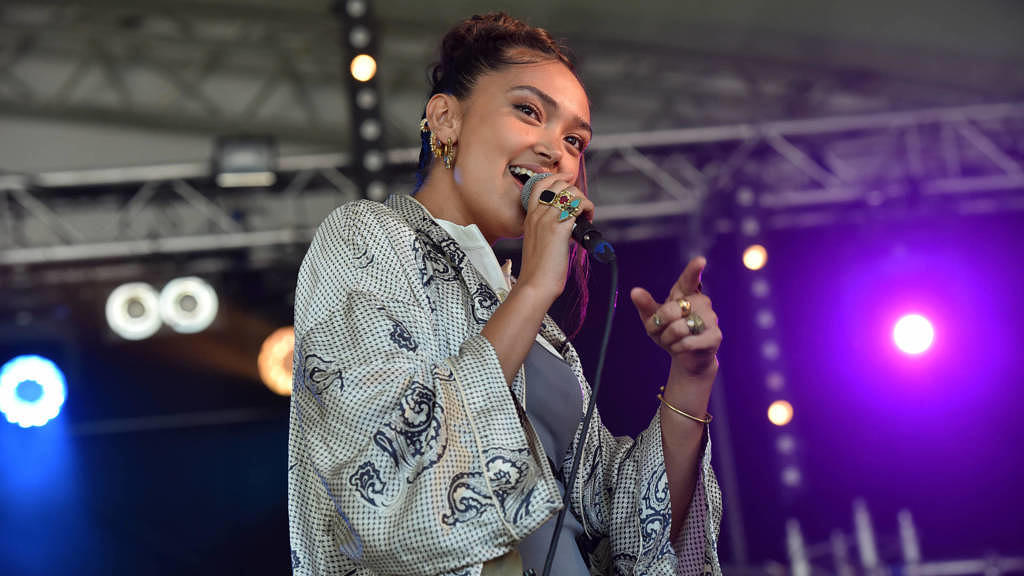 Joy Crookes: Debütalbum SKIN für Oktober 2021 angekündigt - Musikexpress