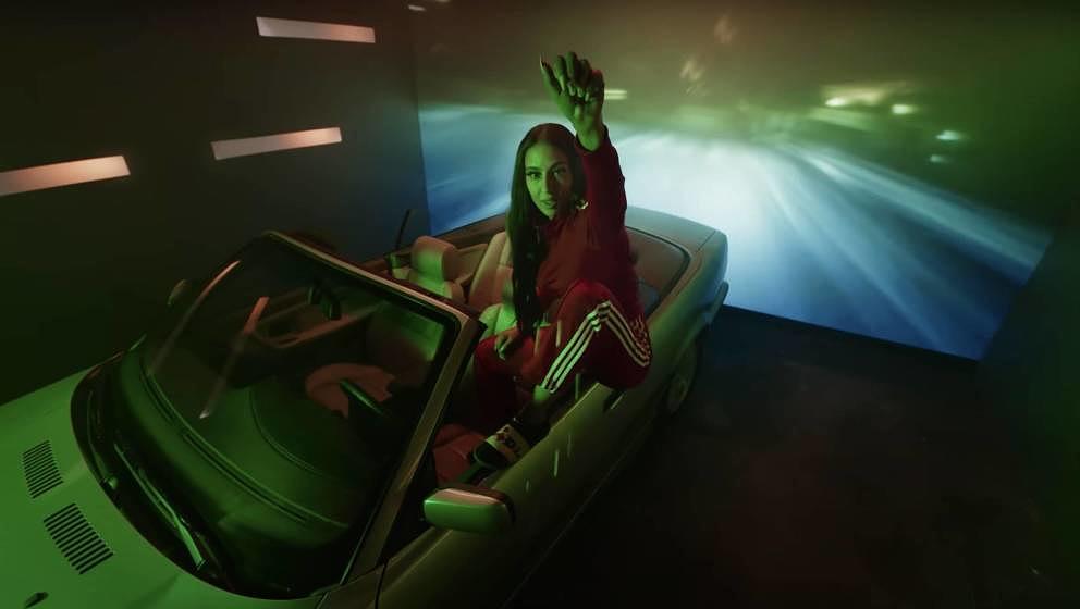 Straßen-Rap von Liz aus Frankfurt: Hier Musikvideo zu „Rollin“ sehen ...