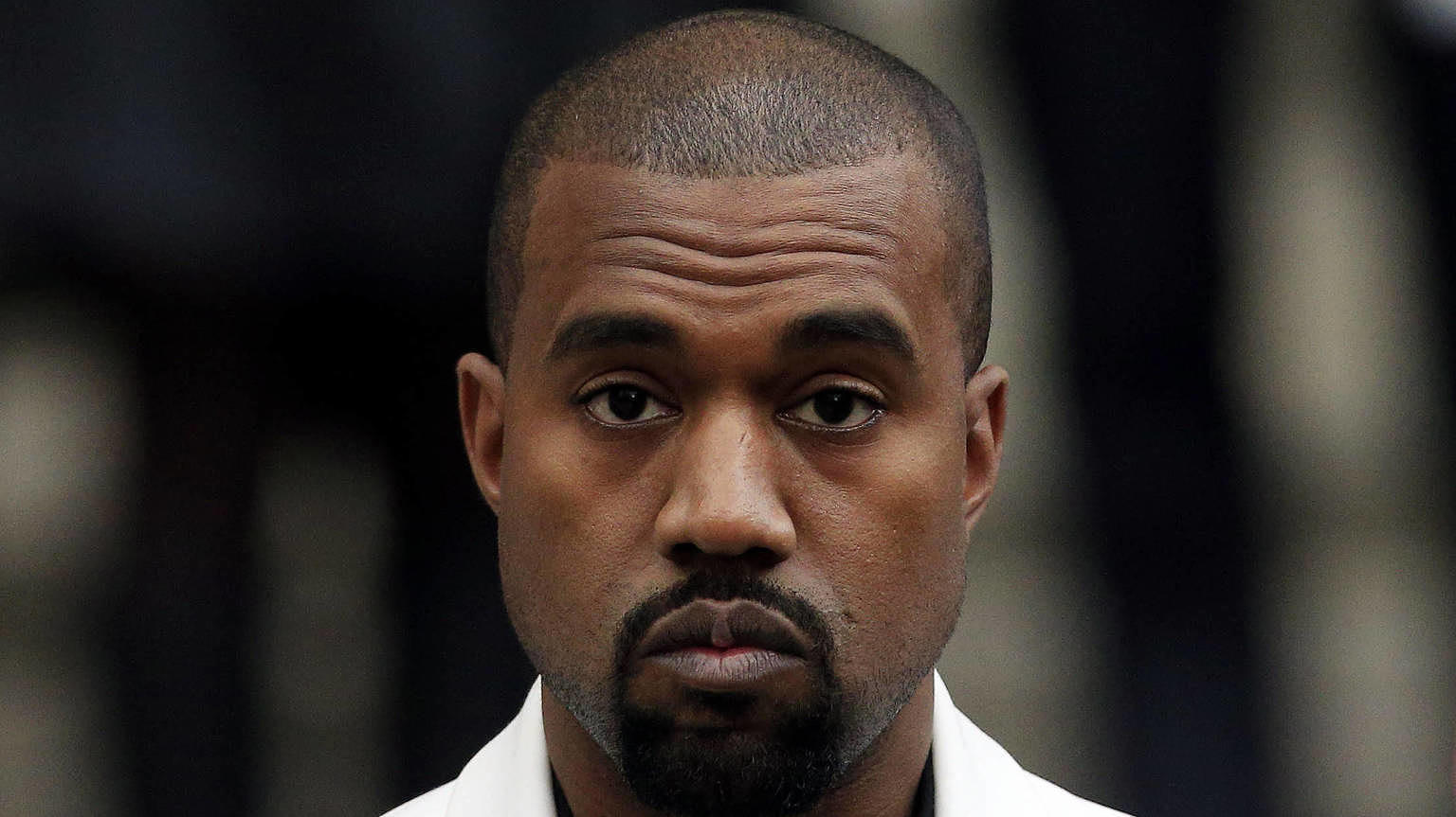 Kanye West hat für 20 US-Dollar ein Hakenkreuz-Shirt im Shop