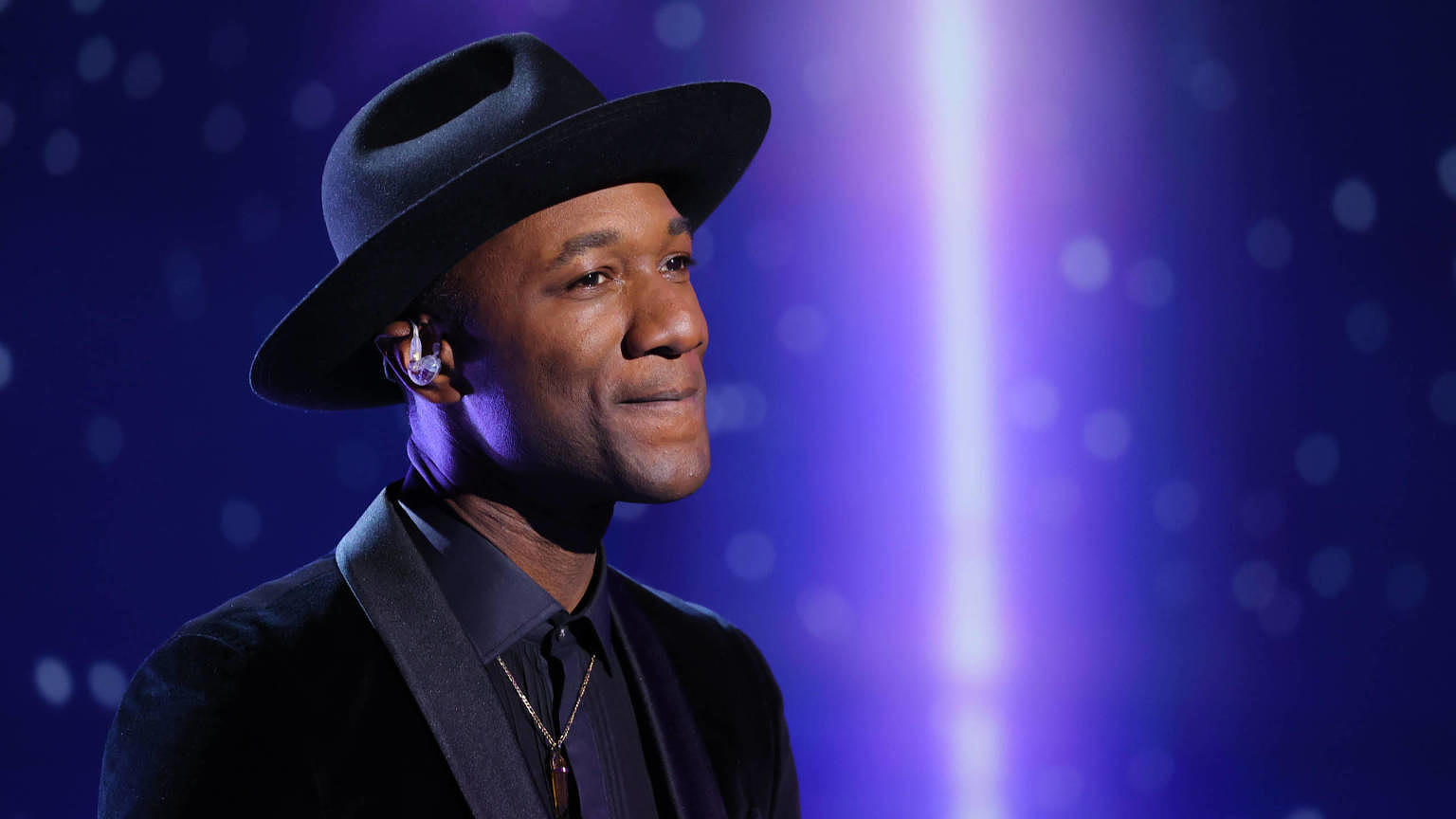 Zum Todestag von Avicii: Aloe Blacc singt „Wake Me Up“ in verschiedenen ...
