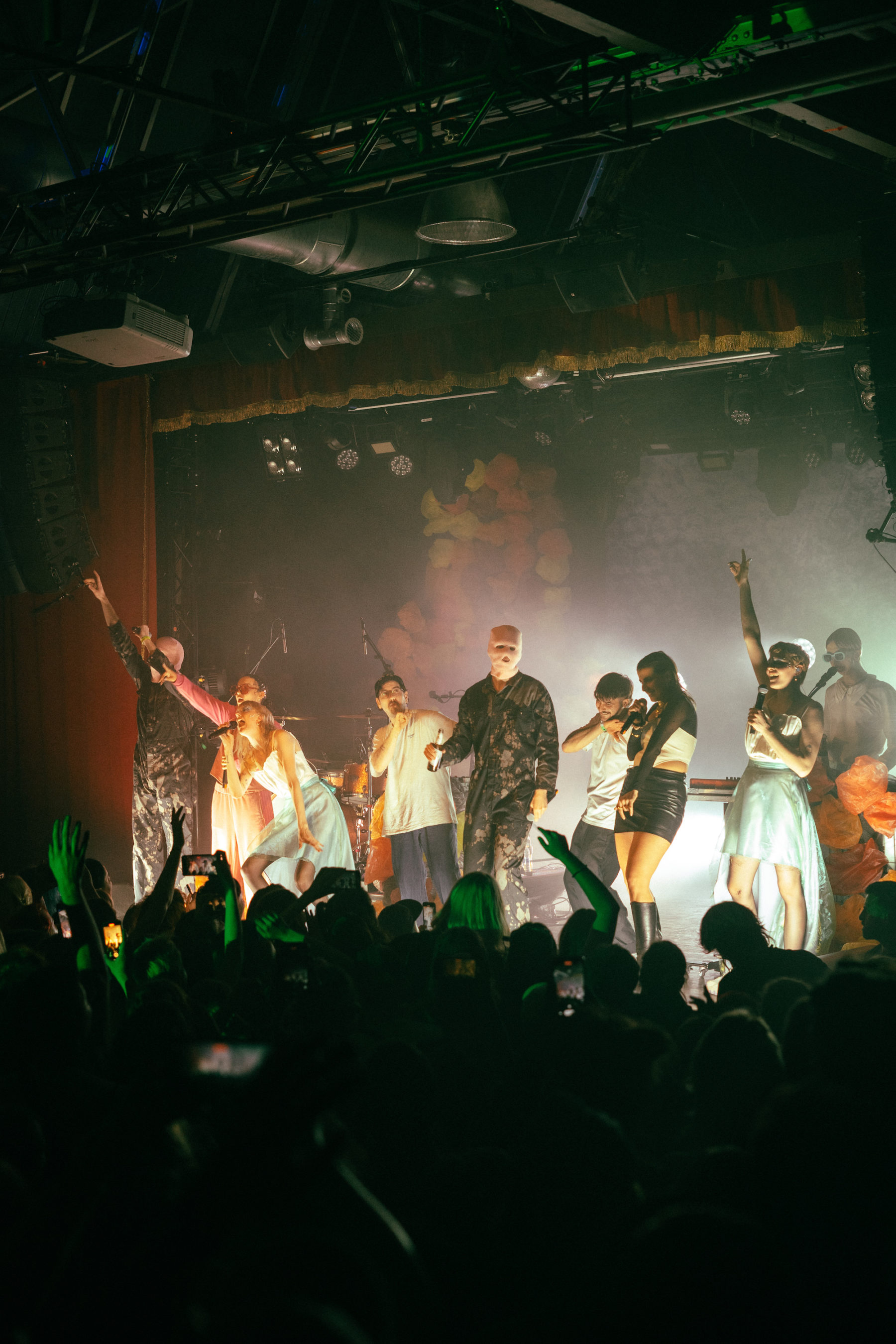 Live in Berlin: So furios feierten BLOND ihren Tour-Auftakt im Festsaal ...