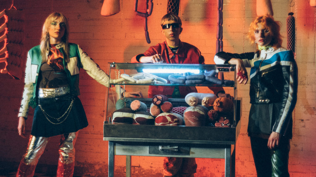 „Wenn Typen cool sind, schnallen sie das auch“: Das längste Blond ...