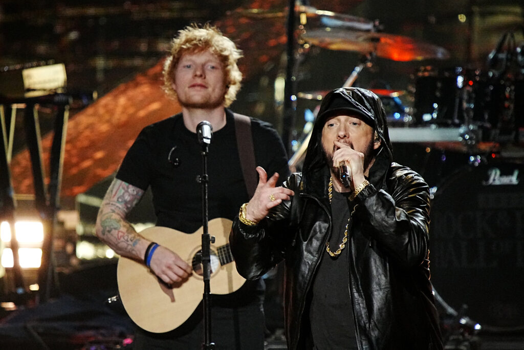Ed Sheeran und Eminem performen live „Lose Yourself“ (Video)