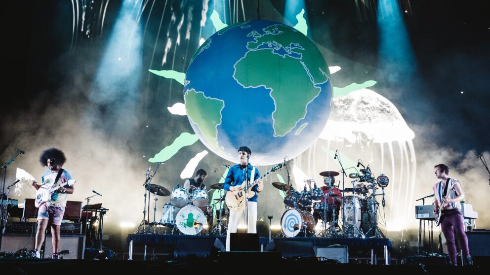 Vampire Weekend kündigen ihr neues Album ONLY GOD WAS ABOVE US an ...