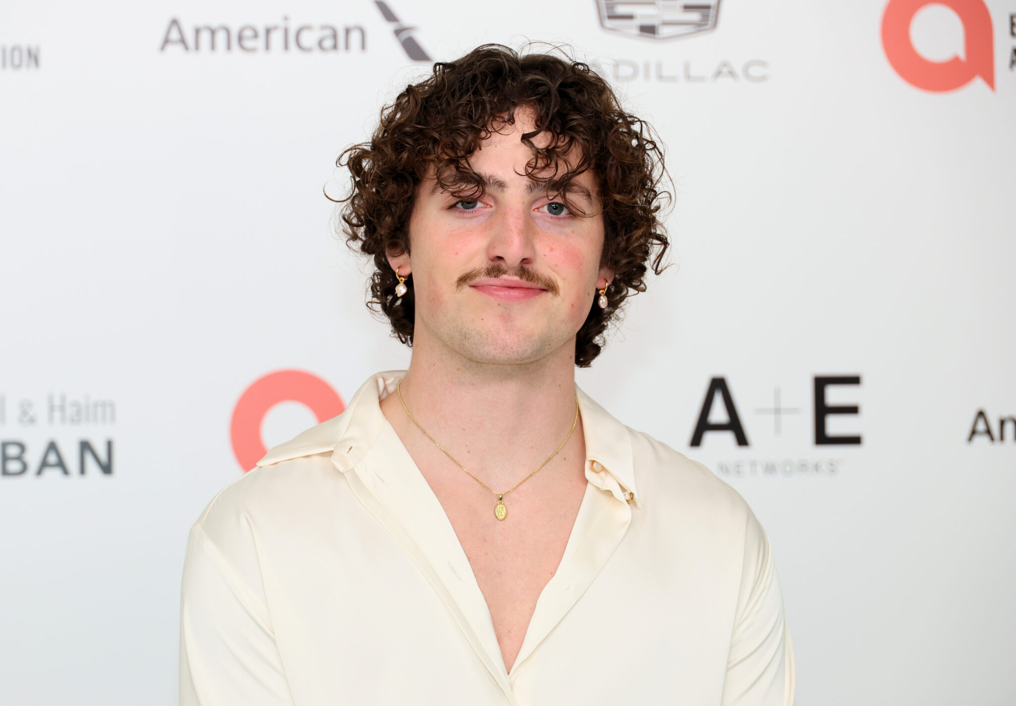 Benson Boone veröffentlicht „Slow It Down“ und kündigt Debütalbum an ...