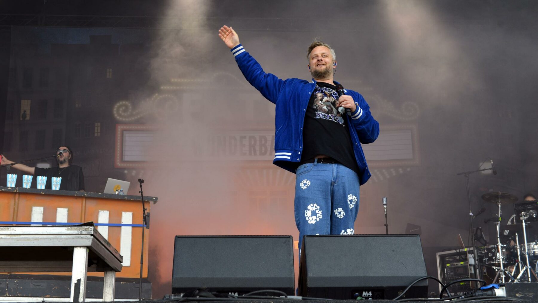 Seeed: „Dickes B“-Rapper Black Kappa mit 46 Jahren verstorben ...