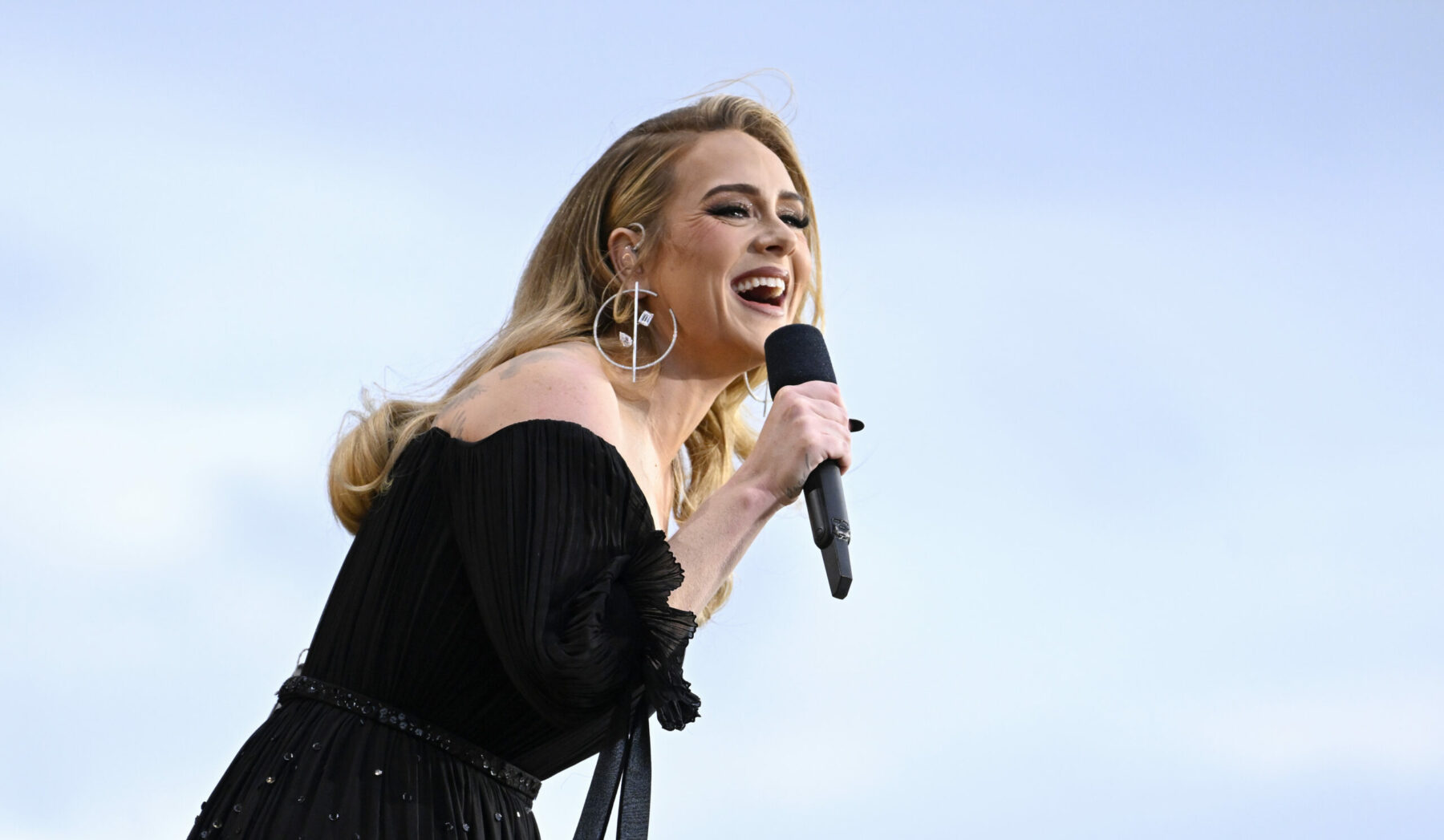 Adele gibt bei München-Konzert ihre Verlobung bekannt - Musikexpress