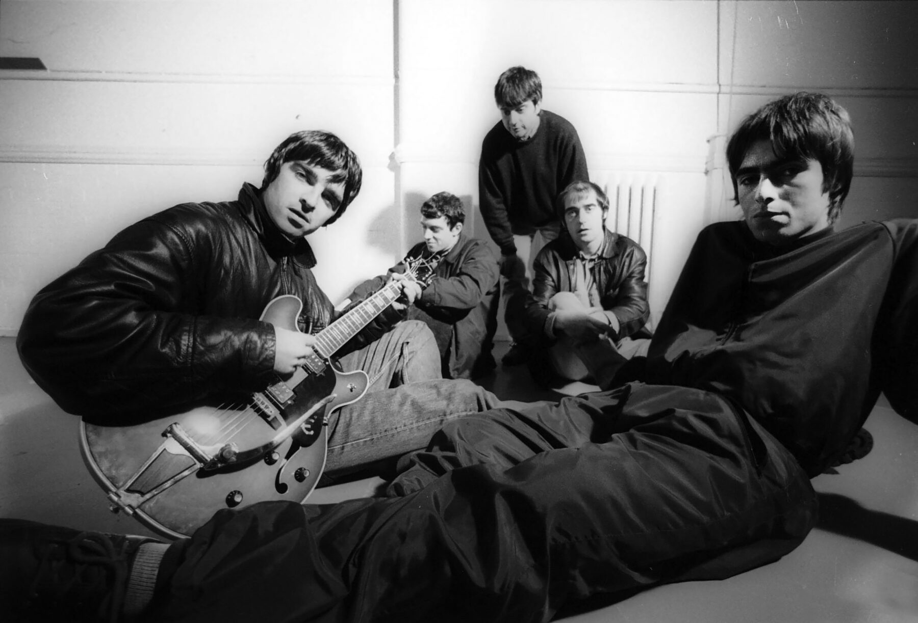 Oasis: Jetzt bringen sich zwei Urgesteine für die Live-Reunion ins ...