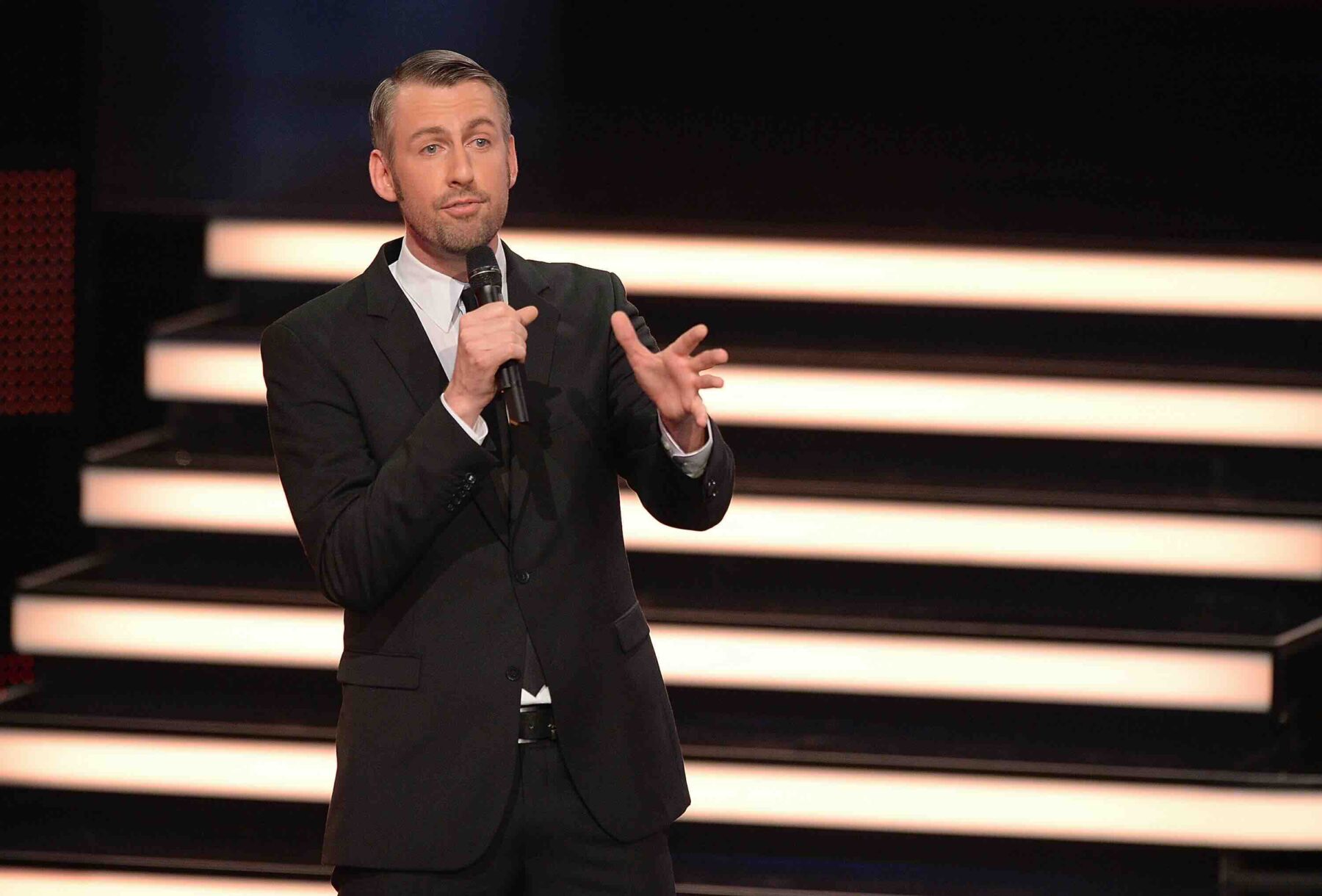 Farin Urlaub covert „Alles ist gut“ von DAF als Hommage an Gabi Delgado