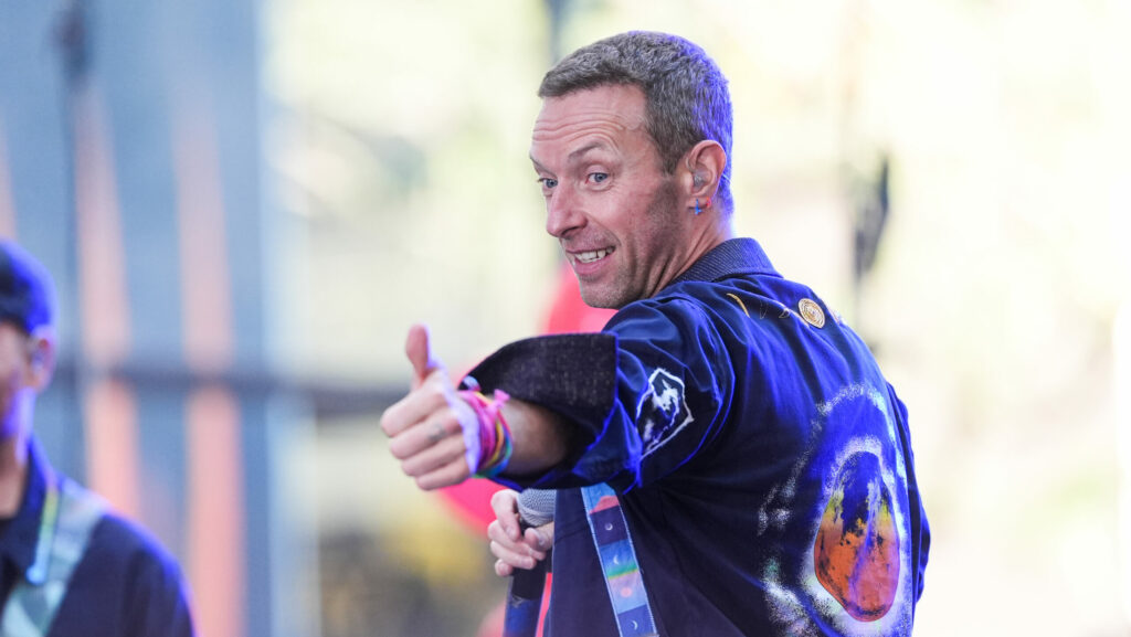 Coldplay: Neue Single „We Pray“ mit Burna Boy & Little Simz hören