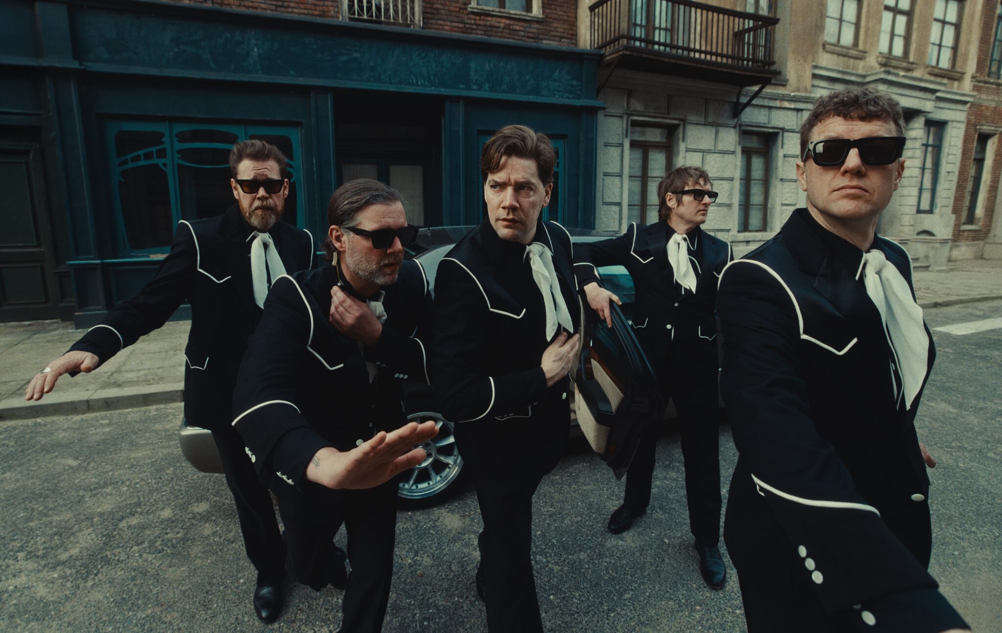 Coldplay: Neue Single „We Pray“ mit Burna Boy & Little Simz hören