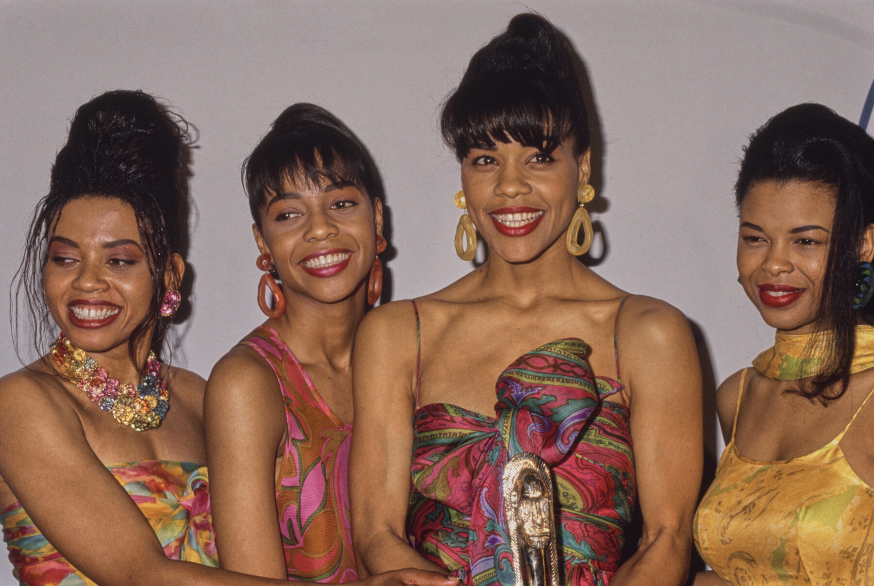 „Alleine sein (olee olay)“: „Die Discounter“-Ladendetektiv Jonas singt ...